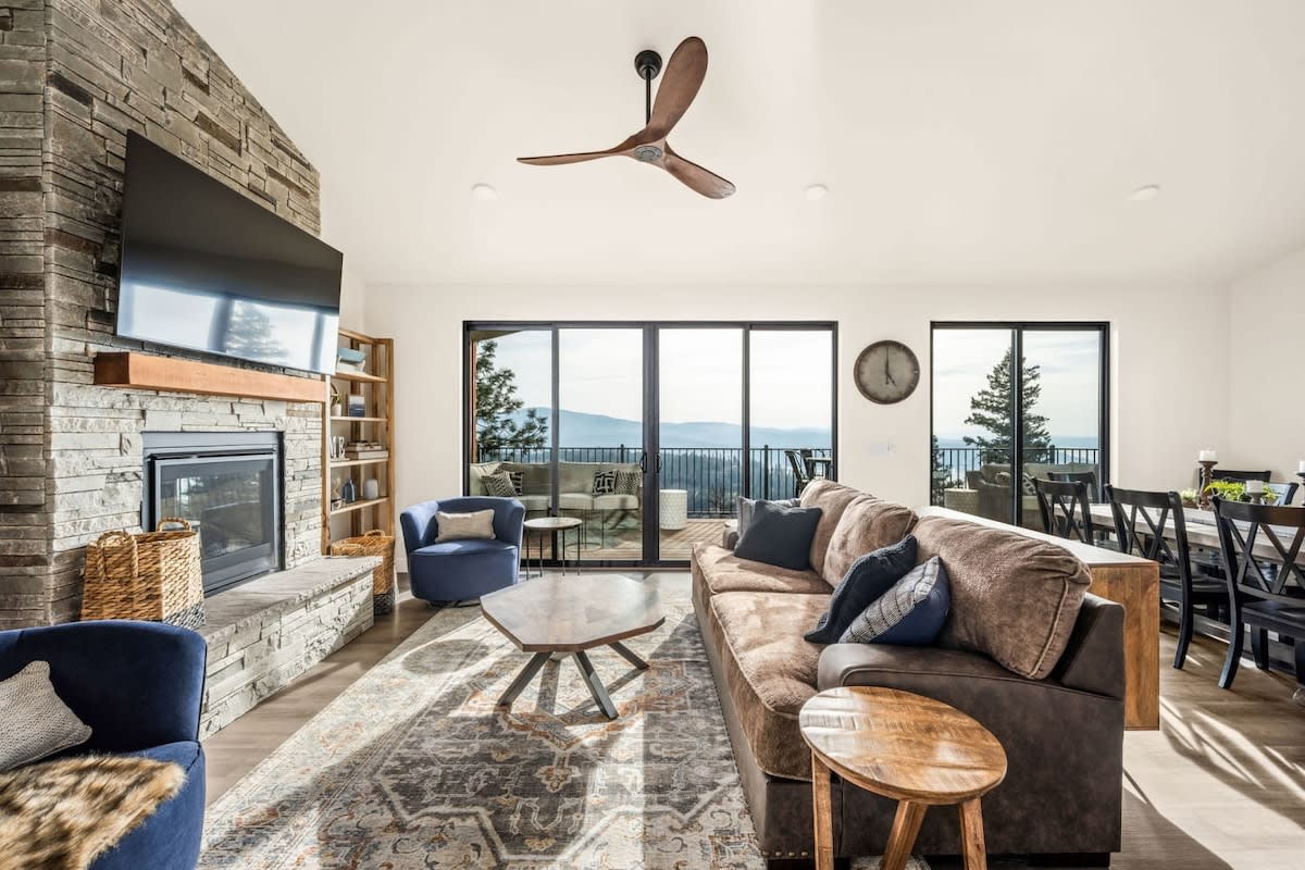 Osprey Mountain Lodge | Incredible Lake Views Await You - Vacation ...